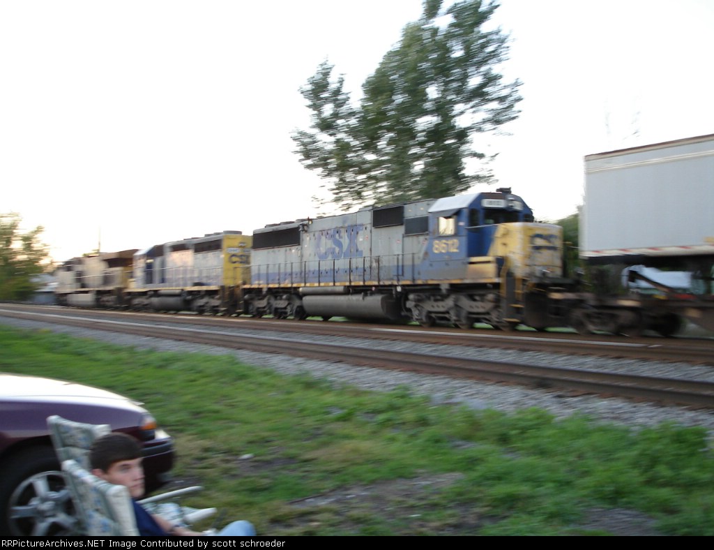 CSX 8612, CSX 8440 & CSX 663 head for the vanishing sunlight